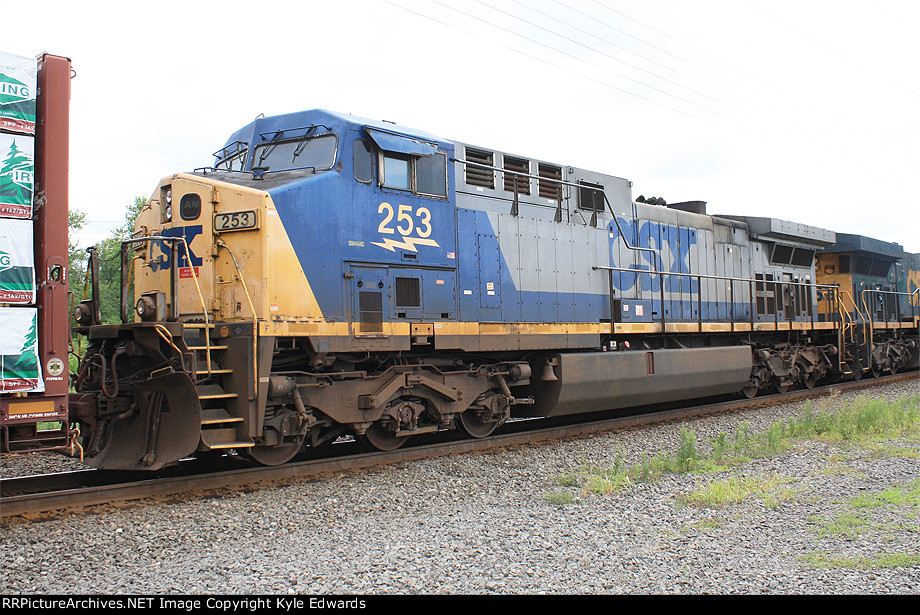 CSX AC4400CW #253 on Q439-31